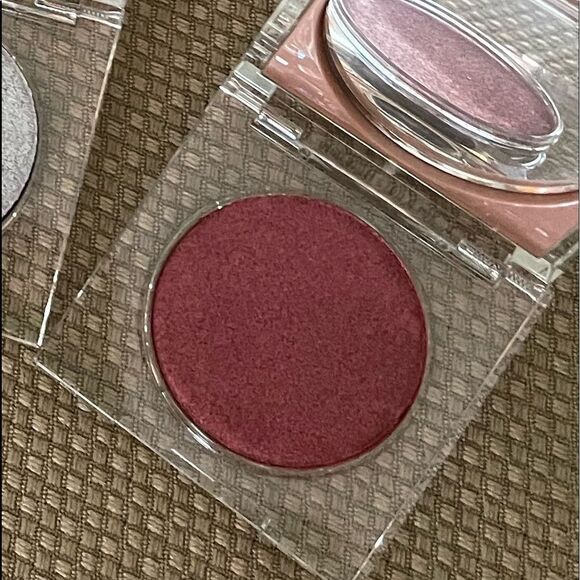 KKW Beauty | Makeup | Freaky Metallicscarlett Pressed Pigment Kkwbeauty ...